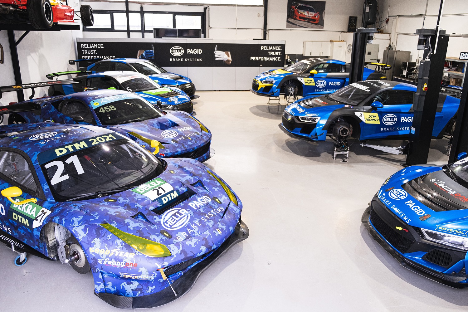 Hella Pagid sponsor principale del team racing one nella stagione 2021 ...