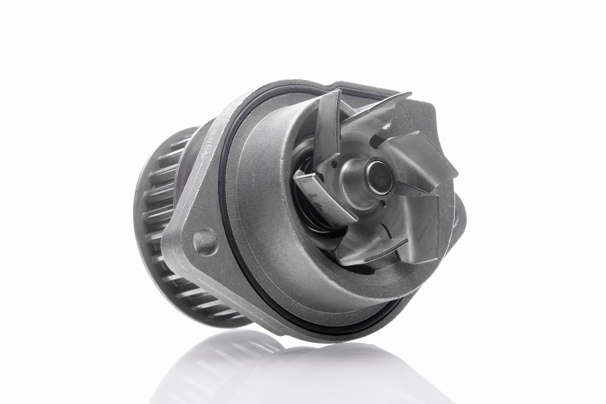 Pompa acqua auto: come funziona e quali sono i suoi componenti